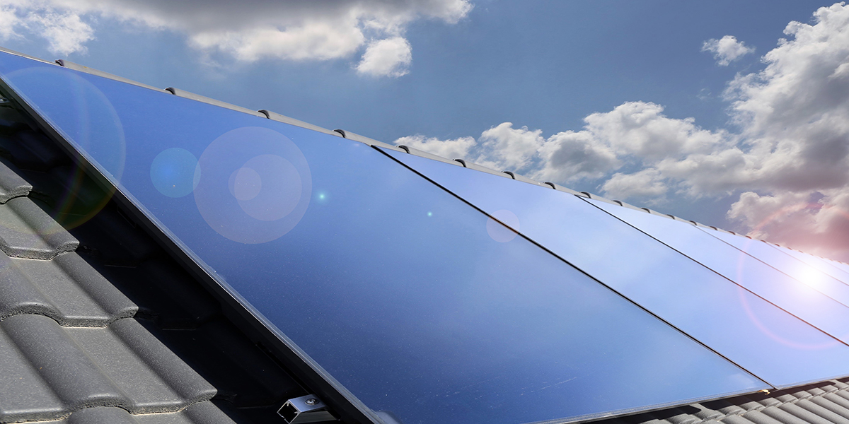 Traditional Panels vs. Solar Roof—Who Has Better ROI?